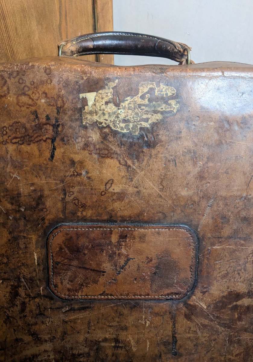 Early 20th century tan leather suitcase with beautiful patina - Oaky ...