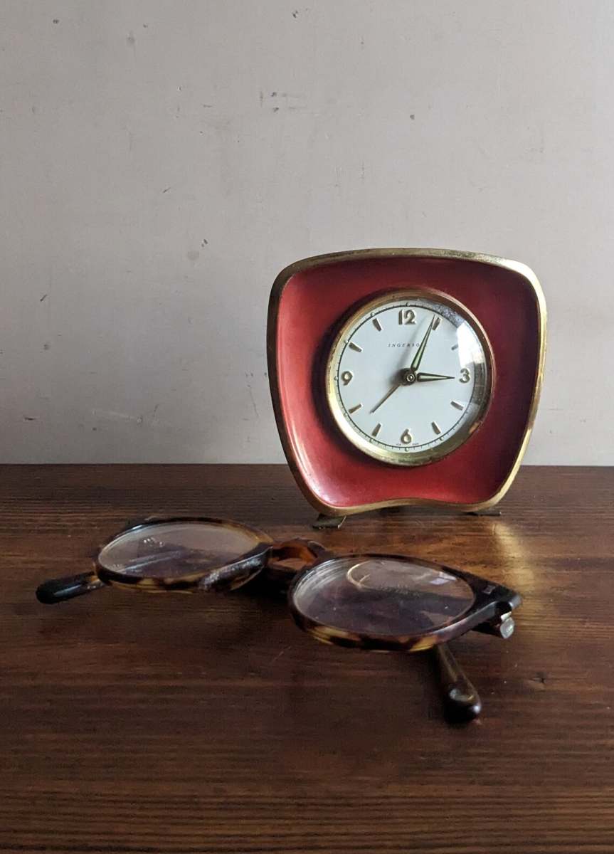 Midcentury compact portable wind up Ingersoll clock - Oaky Doke Vintage ...