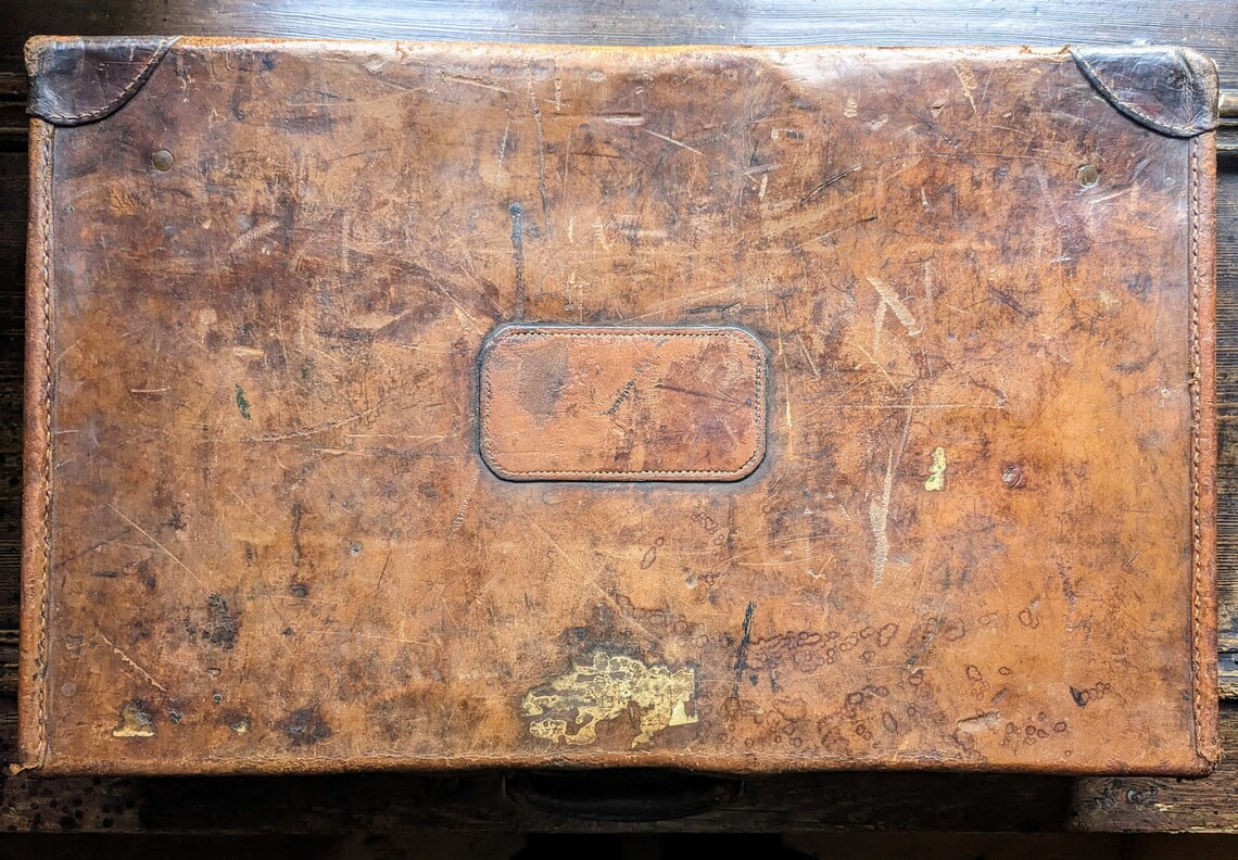 Early 20th century tan leather suitcase with beautiful patina - Oaky ...