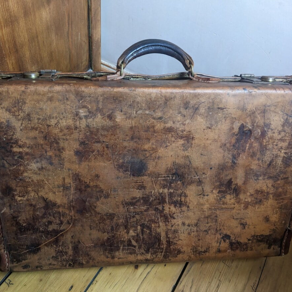 Early 20th century tan leather suitcase with beautiful patina - Oaky ...