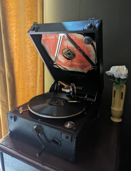 Columbia Viva Tonal Grafonola model 112A wind up Gramophone with ...
