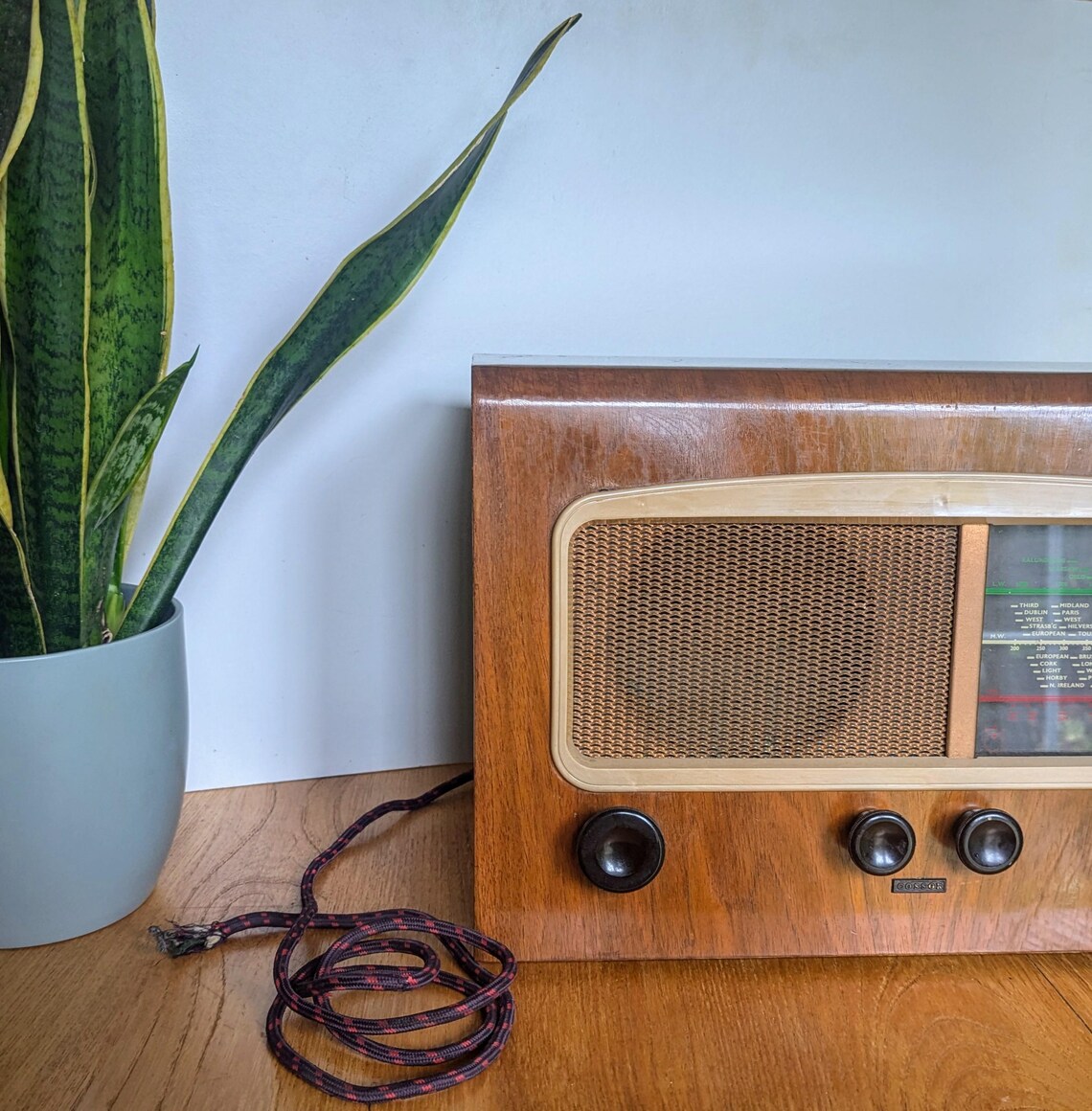 1950s Cossor Melody Maker 500 radio in walnut wood case *for decor or ...