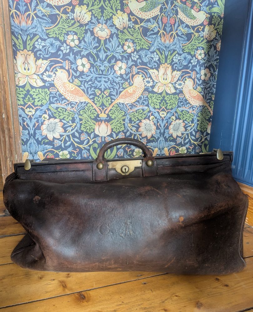 c.1850s Large leather antique Gladstone bag, by W. Thornhill of London ...
