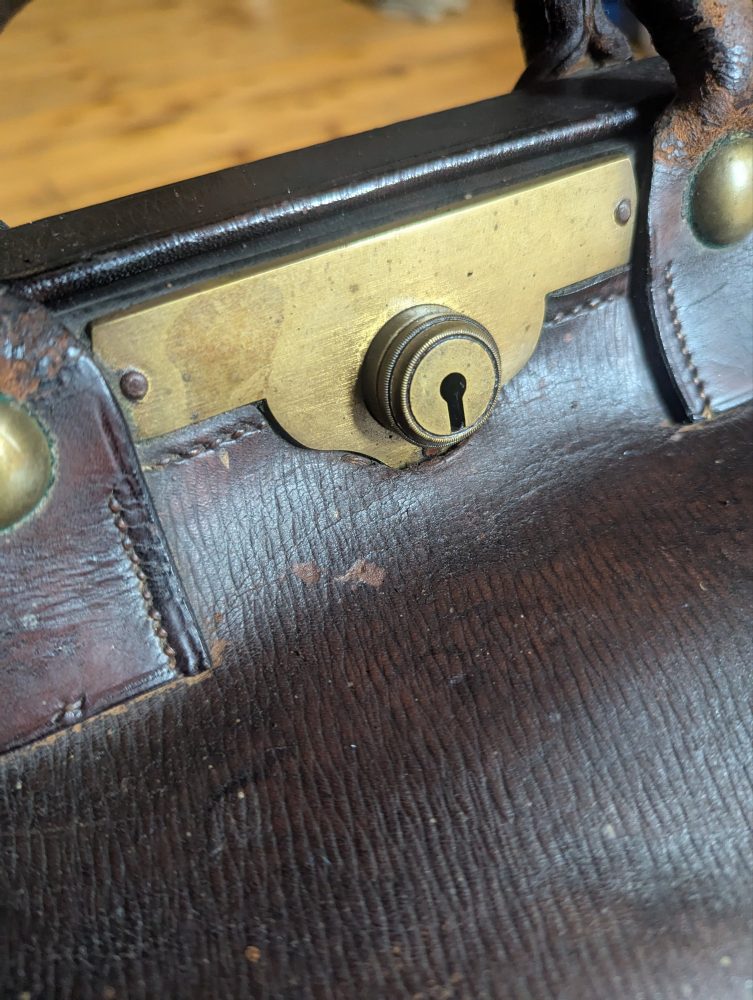 c.1850s Large leather antique Gladstone bag, by W. Thornhill of London ...